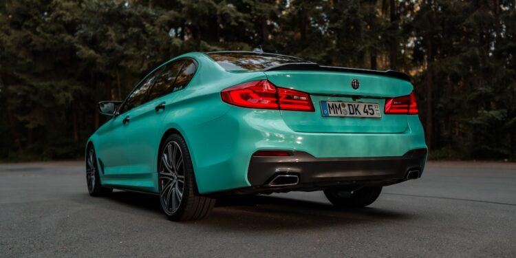 Comparing Dyed Tint Film to Ceramic Tint for Windows - Bol De India